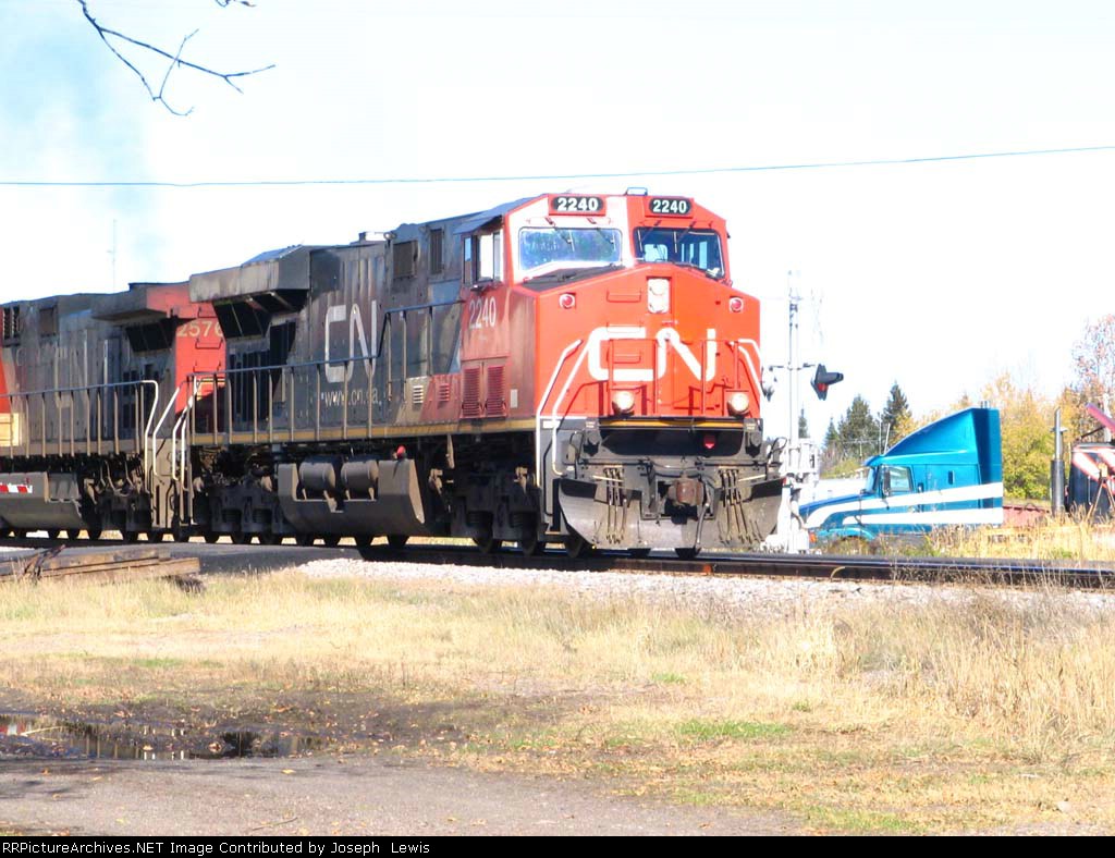 CN 2240 leads # 346 SB on a Sunny day.